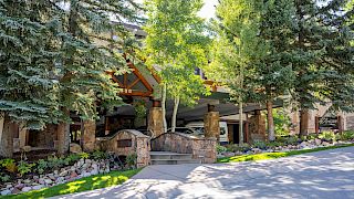 Snowmass Village Hotels & Resorts | The Stonebrige Inn – About Us